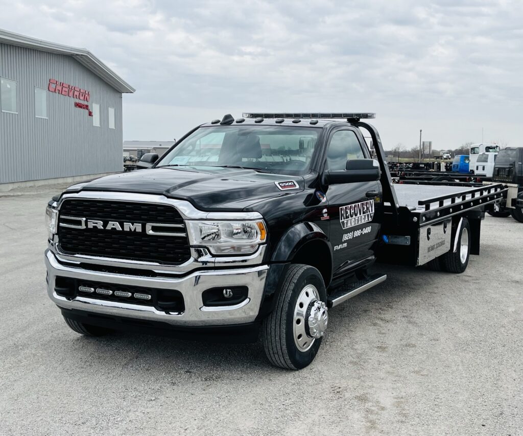 2022 DODGE RAM 5500 -REG CAB-120CA-4WD-CMNS-AUTO- BLACK W/ CHEVRON 19 ...